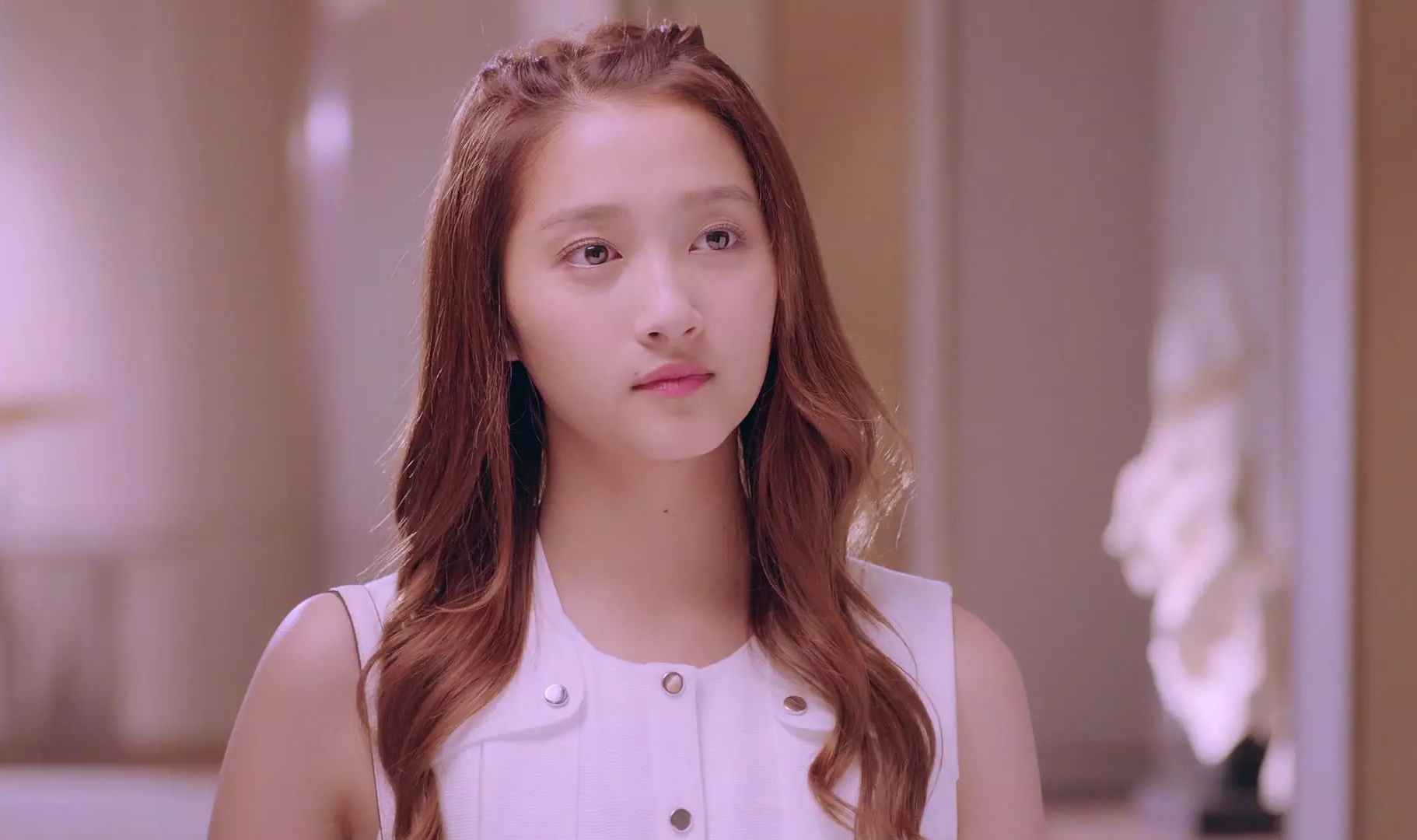 Guan Xiaotong: True Talent or Just a Pretty Face? - OMG! Idol