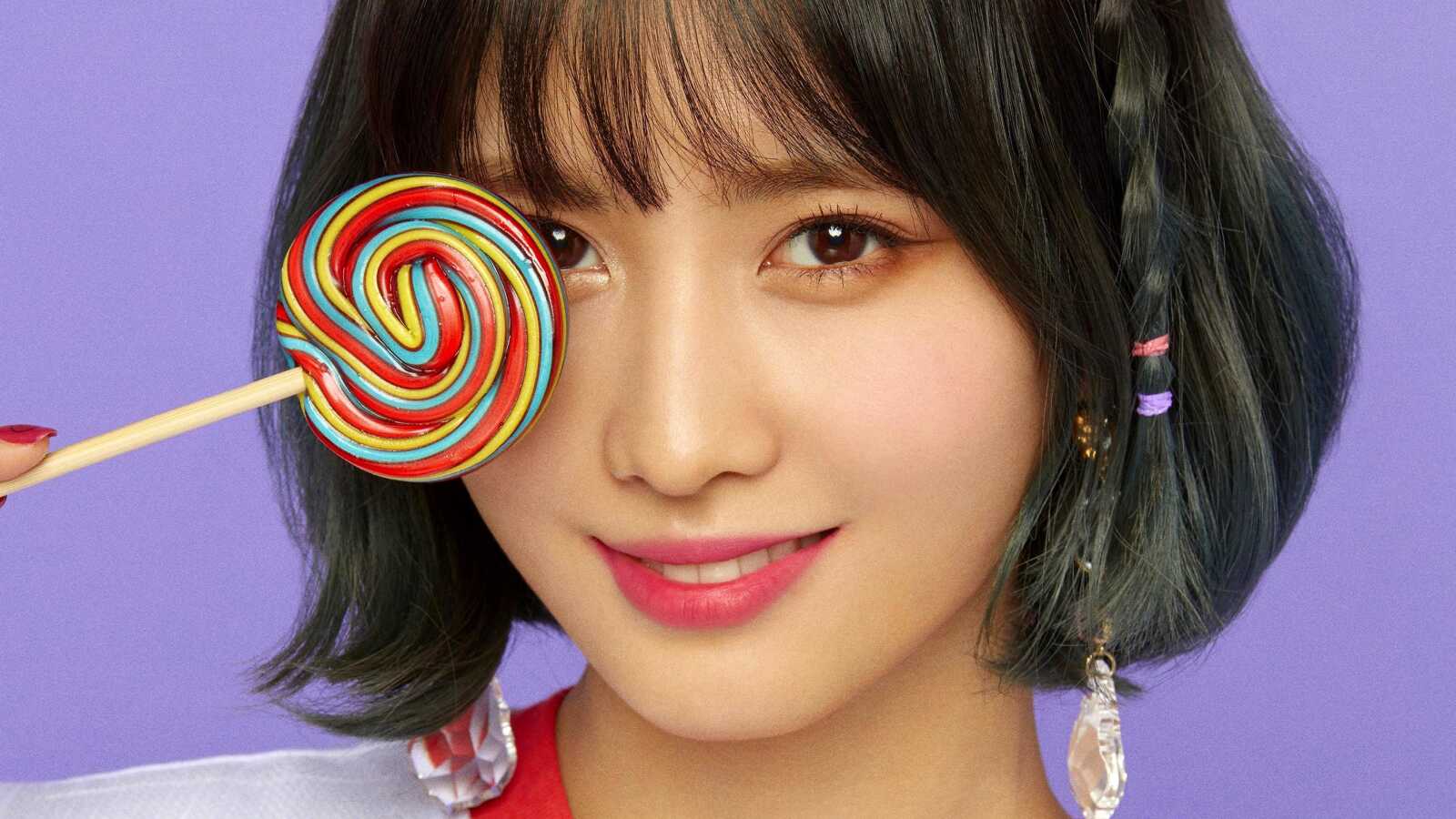 Momo (TWICE): A Fashion Trendsetter Conquering the Industry
