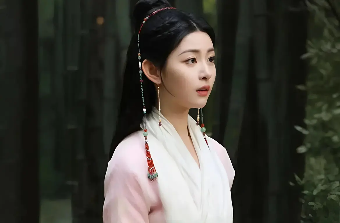 Zhao Qing (赵晴): Profile, Career, Photos & Fun Facts